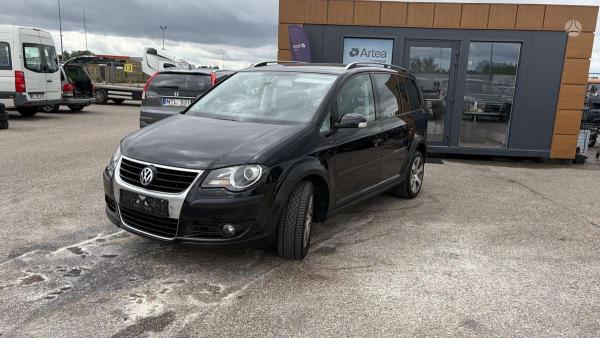 Melns Volkswagen cross-touran 2008 Marijampole, ar dzinēja tilpumu 2.00 L un nobraukumu 218 tūkst. km par 3999 €, foto 5 vietnē AUTOMOTO.COM.LV