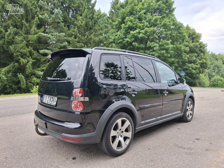 Black Volkswagen cross-touran 2008 in Telschi, with an engine capacity of 2.00 L and mileage of 339 thousand km for 3750 €, photo 4 on AUTOMOTO.COM.LV