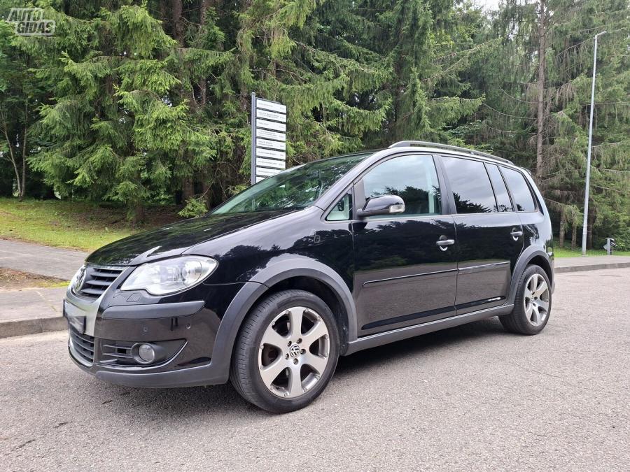 Black Volkswagen cross-touran 2008 in Telschi, with an engine capacity of 2.00 L and mileage of 339 thousand km for 3300 €, photo 1 on AUTOMOTO.COM.LV