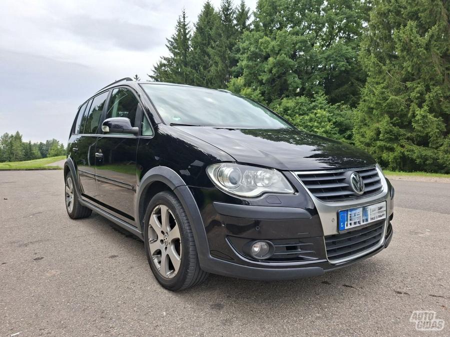 Black Volkswagen cross-touran 2008 in Telschi, with an engine capacity of 2.00 L and mileage of 339 thousand km for 3300 €, photo 3 on AUTOMOTO.COM.LV
