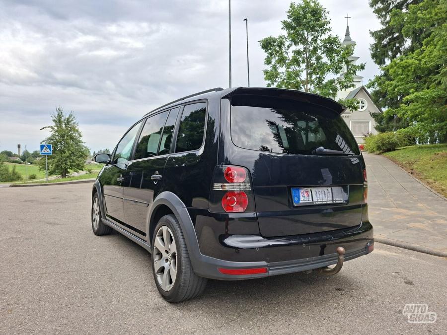 Black Volkswagen cross-touran 2008 in Telschi, with an engine capacity of 2.00 L and mileage of 339 thousand km for 3300 €, photo 5 on AUTOMOTO.COM.LV