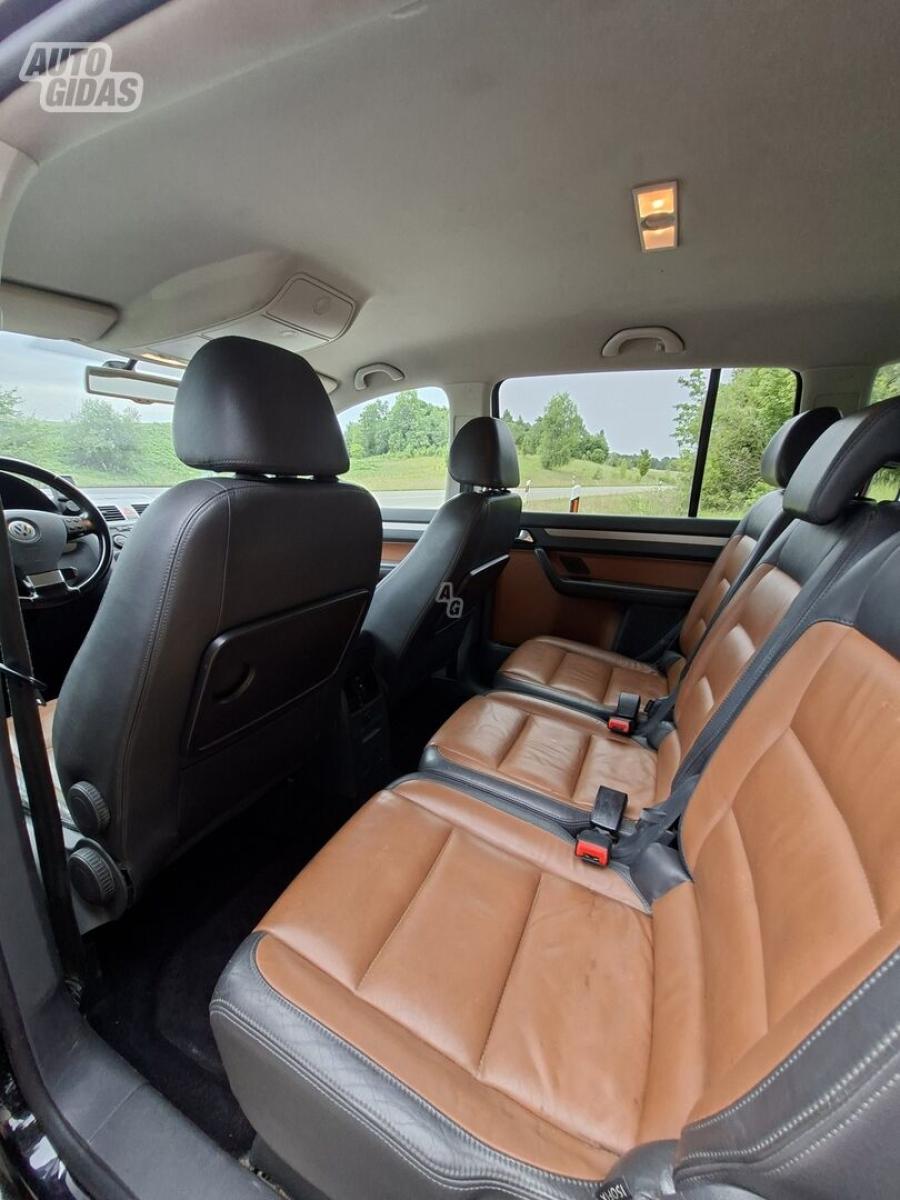 Black Volkswagen cross-touran 2008 in Telschi, with an engine capacity of 2.00 L and mileage of 339 thousand km for 3300 €, photo 10 on AUTOMOTO.COM.LV
