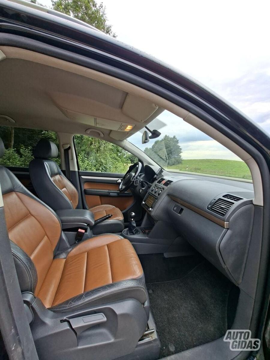 Black Volkswagen cross-touran 2008 in Telschi, with an engine capacity of 2.00 L and mileage of 339 thousand km for 3300 €, photo 13 on AUTOMOTO.COM.LV