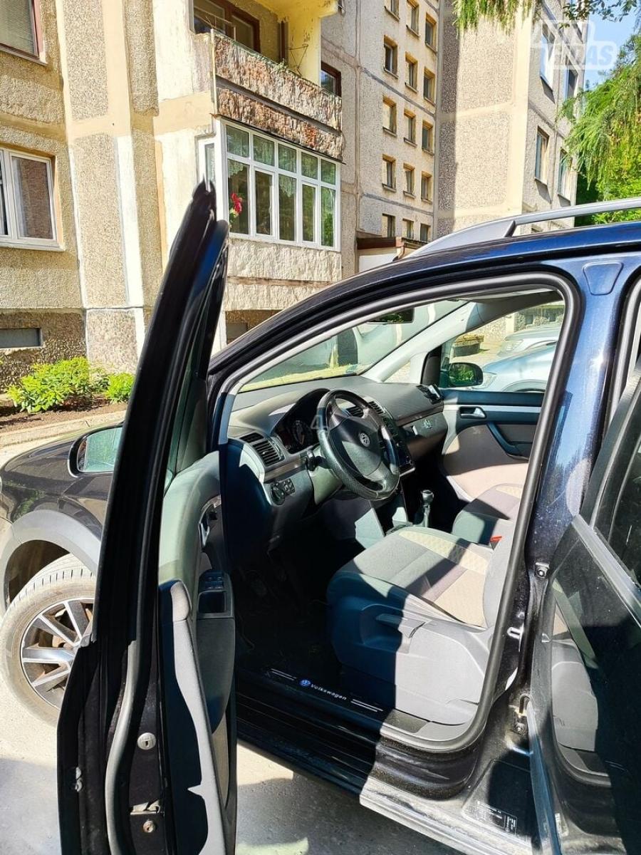 Melns Volkswagen cross-touran 2009 Visaginas, ar dzinēja tilpumu 1.40 L un nobraukumu 242 tūkst. km par 3500 €, foto 1 vietnē AUTOMOTO.COM.LV