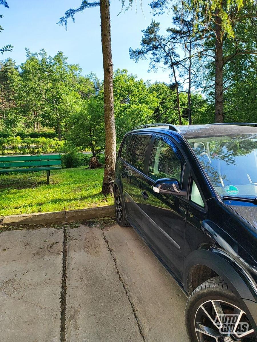 Melns Volkswagen cross-touran 2009 Visaginas, ar dzinēja tilpumu 1.40 L un nobraukumu 242 tūkst. km par 3500 €, foto 12 vietnē AUTOMOTO.COM.LV