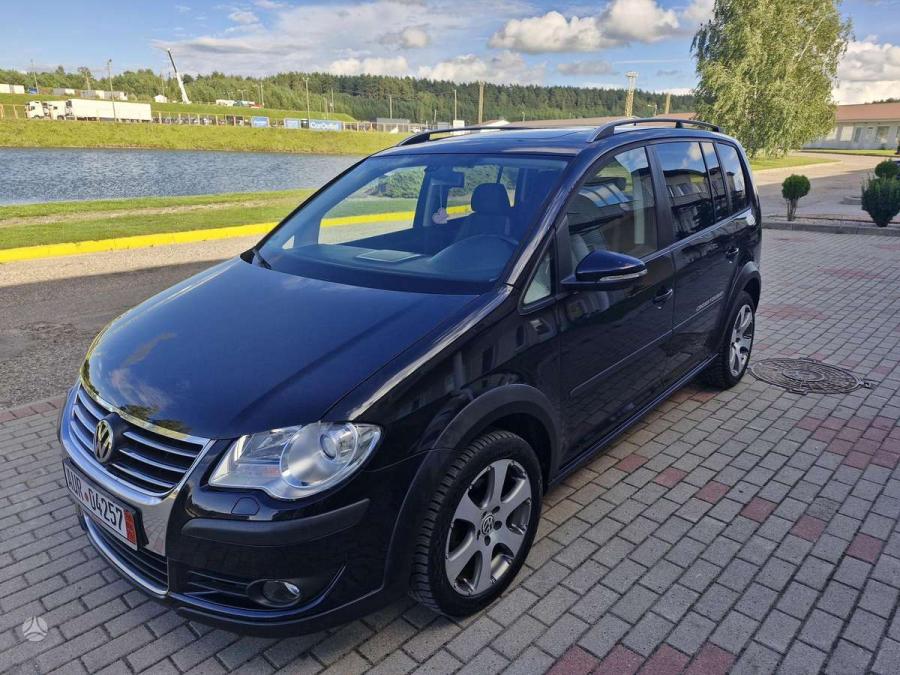 Black Volkswagen cross-touran 2009 in Vilnius, with an engine capacity of 1.40 L and mileage of 227 thousand km for 4150 €, photo 1 on AUTOMOTO.COM.LV