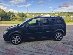 Black Volkswagen cross-touran 2009 in Vilnius, with an engine capacity of 1.40 L and mileage of 227 thousand km for 4150 €, photo 3 on AUTOMOTO.COM.LV