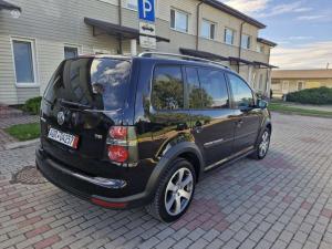 Black Volkswagen cross-touran 2009 in Vilnius, with an engine capacity of 1.40 L and mileage of 227 thousand km for 4150 €, photo 4 on AUTOMOTO.COM.LV