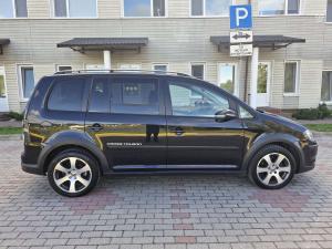 Black Volkswagen cross-touran 2009 in Vilnius, with an engine capacity of 1.40 L and mileage of 227 thousand km for 4150 €, photo 5 on AUTOMOTO.COM.LV