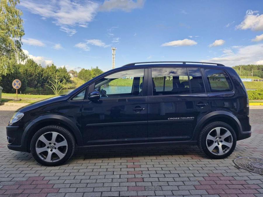 Black Volkswagen cross-touran 2009 in Vilnius, with an engine capacity of 1.40 L and mileage of 227 thousand km for 4150 €, photo 6 on AUTOMOTO.COM.LV
