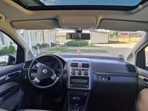 Black Volkswagen cross-touran 2009 in Vilnius, with an engine capacity of 1.40 L and mileage of 227 thousand km for 4150 €, photo 7 on AUTOMOTO.COM.LV