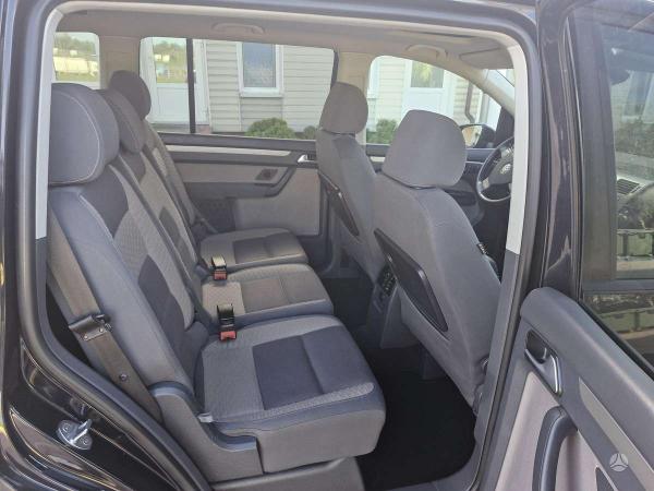 Melns Volkswagen cross-touran 2009 Viļņa, ar dzinēja tilpumu 1.40 L un nobraukumu 227 tūkst. km par 4150 €, foto 9 vietnē AUTOMOTO.COM.LV