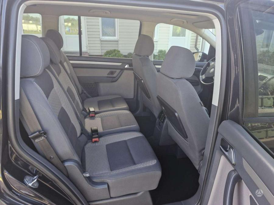 Black Volkswagen cross-touran 2009 in Vilnius, with an engine capacity of 1.40 L and mileage of 227 thousand km for 4150 €, photo 9 on AUTOMOTO.COM.LV