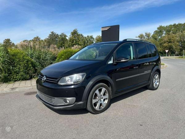 Volkswagen cross-touran 2012 in Klaipeda on AUTOMOTO.COM.LV Black Volkswagen cross-touran 2012 in Klaipeda, with an engine capacity of 1.60 L and mileage of 249 thousand km for 6350 €, photo 4 on AUTOMOTO.COM.LV