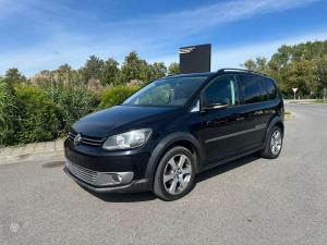 Black Volkswagen cross-touran 2012 in Klaipeda, with an engine capacity of 1.60 L and mileage of 249 thousand km for 6350 €, photo 4 on AUTOMOTO.COM.LV