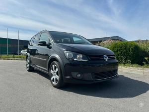 Black Volkswagen cross-touran 2012 in Klaipeda, with an engine capacity of 1.60 L and mileage of 249 thousand km for 6350 €, photo 6 on AUTOMOTO.COM.LV