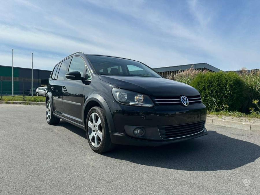 Black Volkswagen cross-touran 2012 in Klaipeda, with an engine capacity of 1.60 L and mileage of 249 thousand km for 6350 €, photo 6 on AUTOMOTO.COM.LV