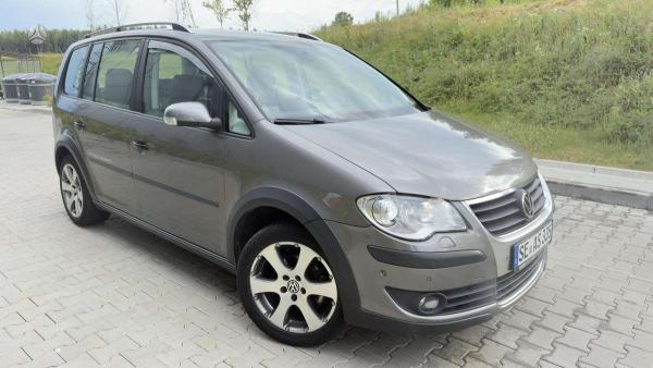 Brown Volkswagen cross-touran 2008 in Vilnius, with an engine capacity of 1.97 L and mileage of 277 thousand km for 5400 €, photo 2 on AUTOMOTO.COM.LV