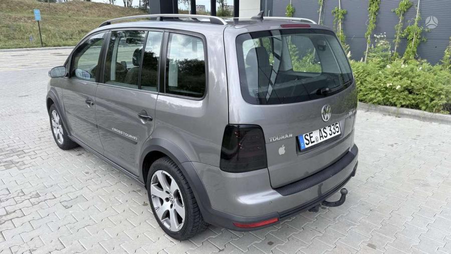 Brūns Volkswagen cross-touran 2008 Viļņa, ar dzinēja tilpumu 1.97 L un nobraukumu 277 tūkst. km par 5400 €, foto 4 vietnē AUTOMOTO.COM.LV