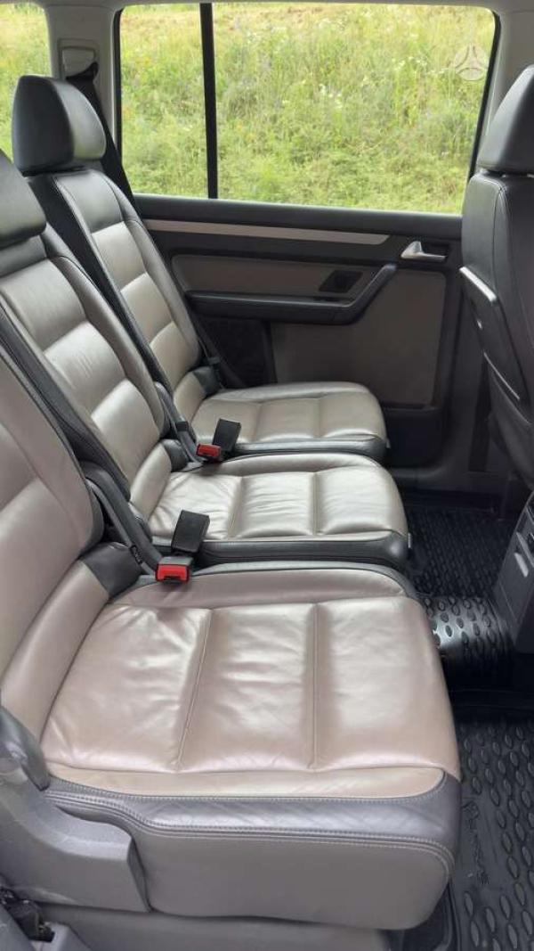 Brown Volkswagen cross-touran 2008 in Vilnius, with an engine capacity of 1.97 L and mileage of 277 thousand km for 5400 €, photo 7 on AUTOMOTO.COM.LV
