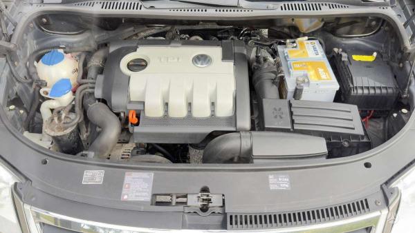 Brown Volkswagen cross-touran 2008 in Vilnius, with an engine capacity of 1.97 L and mileage of 277 thousand km for 5400 €, photo 9 on AUTOMOTO.COM.LV