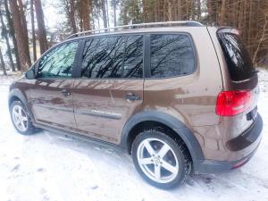 Brūns Volkswagen cross-touran 2011 Utena, ar dzinēja tilpumu 1.39 L un nobraukumu 224 tūkst. km par 6300 €, foto 2 vietnē AUTOMOTO.COM.LV