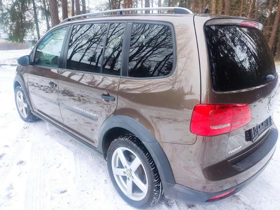 Brūns Volkswagen cross-touran 2011 Utena, ar dzinēja tilpumu 1.39 L un nobraukumu 224 tūkst. km par 6300 €, foto 3 vietnē AUTOMOTO.COM.LV