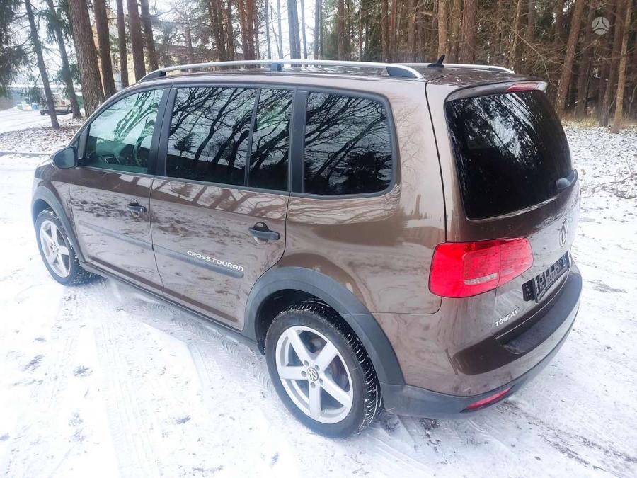 Brūns Volkswagen cross-touran 2011 Utena, ar dzinēja tilpumu 1.39 L un nobraukumu 224 tūkst. km par 6300 €, foto 4 vietnē AUTOMOTO.COM.LV