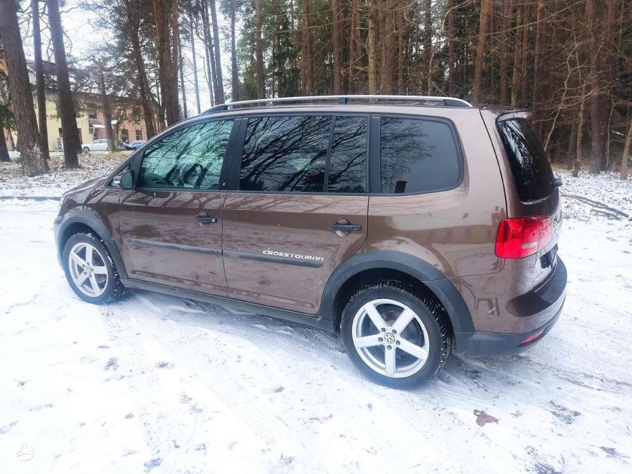 Brūns Volkswagen cross-touran 2011 Utena, ar dzinēja tilpumu 1.39 L un nobraukumu 224 tūkst. km par 6300 €, foto 19 vietnē AUTOMOTO.COM.LV