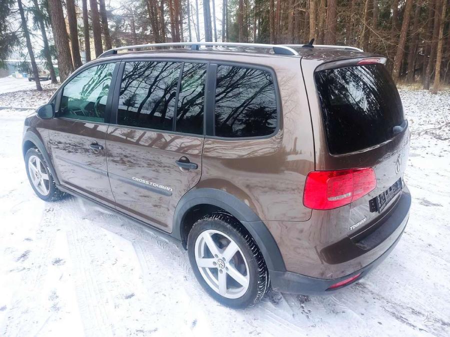 Brown Volkswagen cross-touran 2011 in Utena, with an engine capacity of 1.39 L and mileage of 222 thousand km for 6300 €, photo 4 on AUTOMOTO.COM.LV