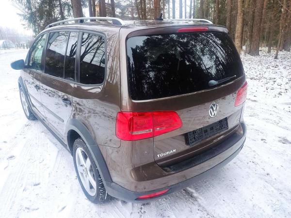 Brown Volkswagen cross-touran 2011 in Utena, with an engine capacity of 1.39 L and mileage of 222 thousand km for 6300 €, photo 5 on AUTOMOTO.COM.LV