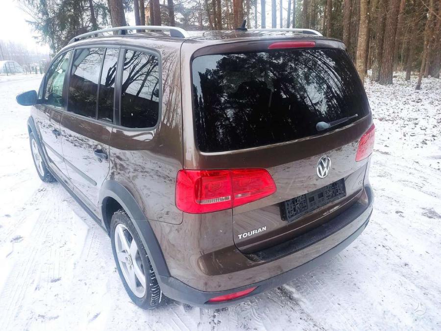 Brown Volkswagen cross-touran 2011 in Utena, with an engine capacity of 1.39 L and mileage of 222 thousand km for 6300 €, photo 5 on AUTOMOTO.COM.LV