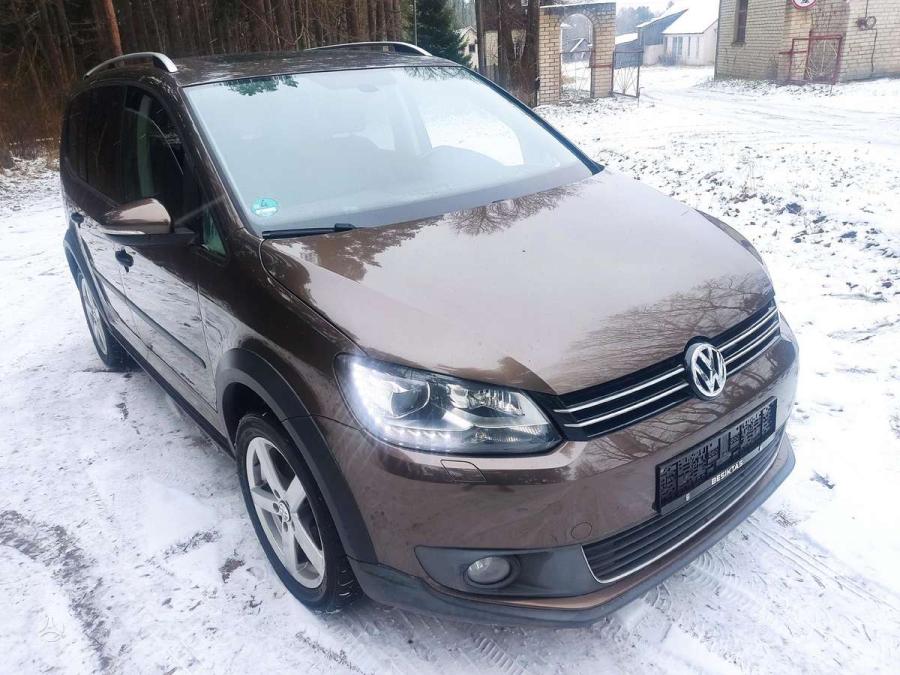 Brown Volkswagen cross-touran 2011 in Utena, with an engine capacity of 1.39 L and mileage of 222 thousand km for 6300 €, photo 10 on AUTOMOTO.COM.LV