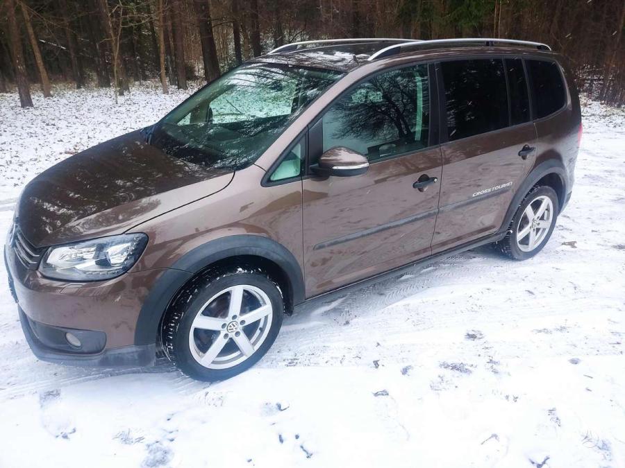 Brown Volkswagen cross-touran 2011 in Utena, with an engine capacity of 1.39 L and mileage of 222 thousand km for 6300 €, photo 15 on AUTOMOTO.COM.LV