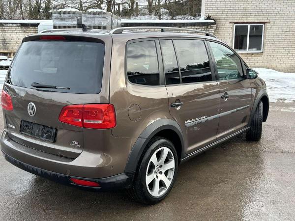 Brown Volkswagen cross-touran 2013 in Druskininkai, with an engine capacity of 1.40 L and mileage of 274 thousand km for 3700 €, photo 2 on AUTOMOTO.COM.LV