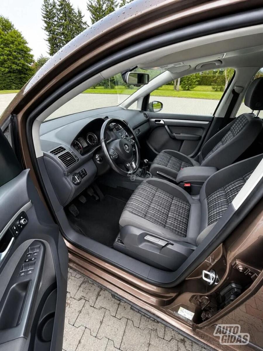 Volkswagen cross-touran 2013 Viļņa, ar dzinēja tilpumu 2.00 L un nobraukumu 244 tūkst. km par 8910 €, foto 5 vietnē AUTOMOTO.COM.LV