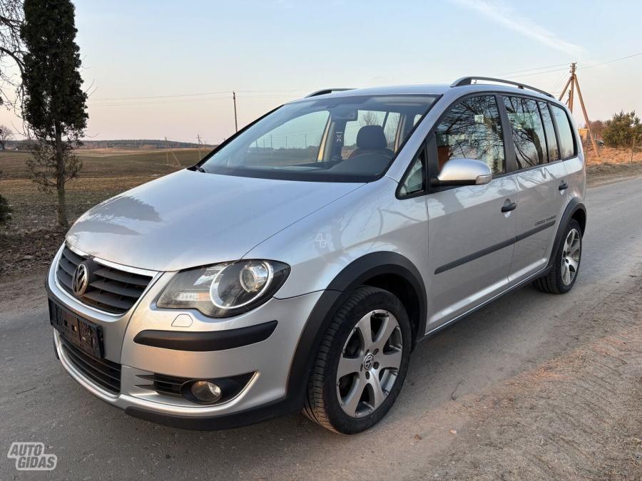 Grey Volkswagen cross-touran 2009 in Varena, with an engine capacity of 2.00 L and mileage of 275 thousand km for 4100 €, photo 2 on AUTOMOTO.COM.LV