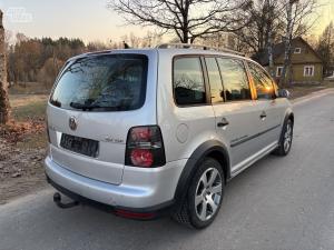 Grey Volkswagen cross-touran 2009 in Varena, with an engine capacity of 2.00 L and mileage of 275 thousand km for 4100 €, photo 3 on AUTOMOTO.COM.LV