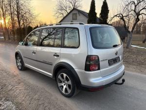Grey Volkswagen cross-touran 2009 in Varena, with an engine capacity of 2.00 L and mileage of 275 thousand km for 4100 €, photo 4 on AUTOMOTO.COM.LV