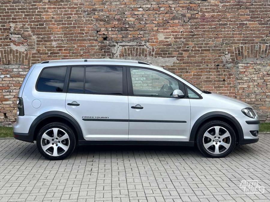 Pelēks Volkswagen cross-touran 2007 Kėdainiai, ar dzinēja tilpumu 2.00 L un nobraukumu 275 tūkst. km par 3999 €, foto 7 vietnē AUTOMOTO.COM.LV