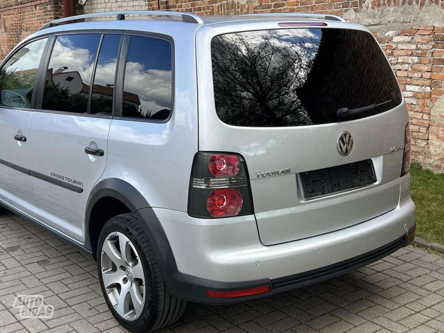 Pelēks Volkswagen cross-touran 2007 Kėdainiai, ar dzinēja tilpumu 2.00 L un nobraukumu 275 tūkst. km par 3999 €, foto 12 vietnē AUTOMOTO.COM.LV