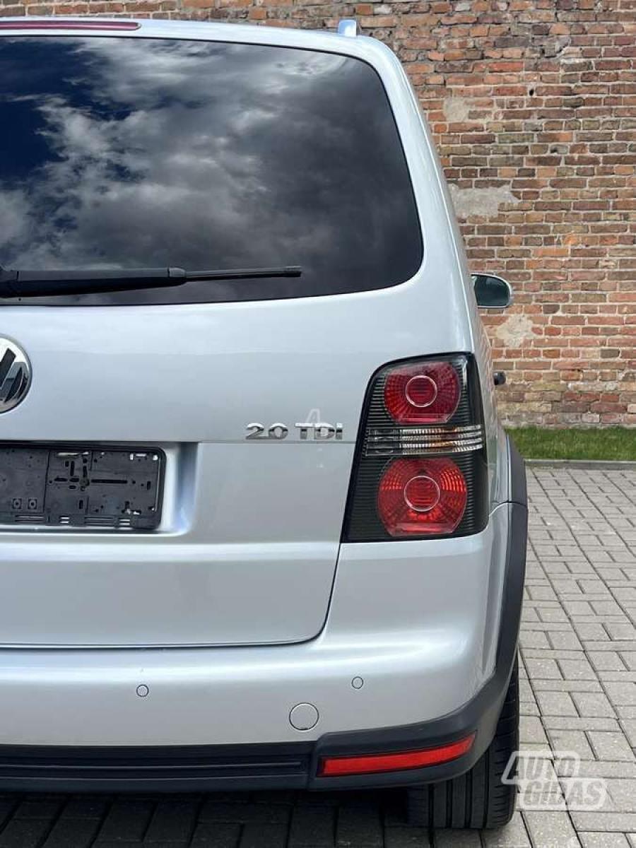 Pelēks Volkswagen cross-touran 2007 Kėdainiai, ar dzinēja tilpumu 2.00 L un nobraukumu 275 tūkst. km par 3999 €, foto 13 vietnē AUTOMOTO.COM.LV