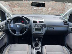 Pelēks Volkswagen cross-touran 2007 Kėdainiai, ar dzinēja tilpumu 2.00 L un nobraukumu 275 tūkst. km par 3999 €, foto 16 vietnē AUTOMOTO.COM.LV