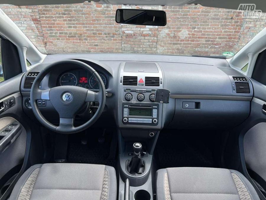 Pelēks Volkswagen cross-touran 2007 Kėdainiai, ar dzinēja tilpumu 2.00 L un nobraukumu 275 tūkst. km par 3999 €, foto 16 vietnē AUTOMOTO.COM.LV