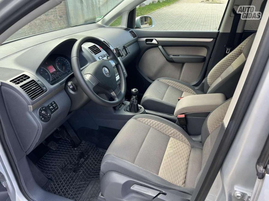 Pelēks Volkswagen cross-touran 2007 Kėdainiai, ar dzinēja tilpumu 2.00 L un nobraukumu 275 tūkst. km par 3999 €, foto 17 vietnē AUTOMOTO.COM.LV