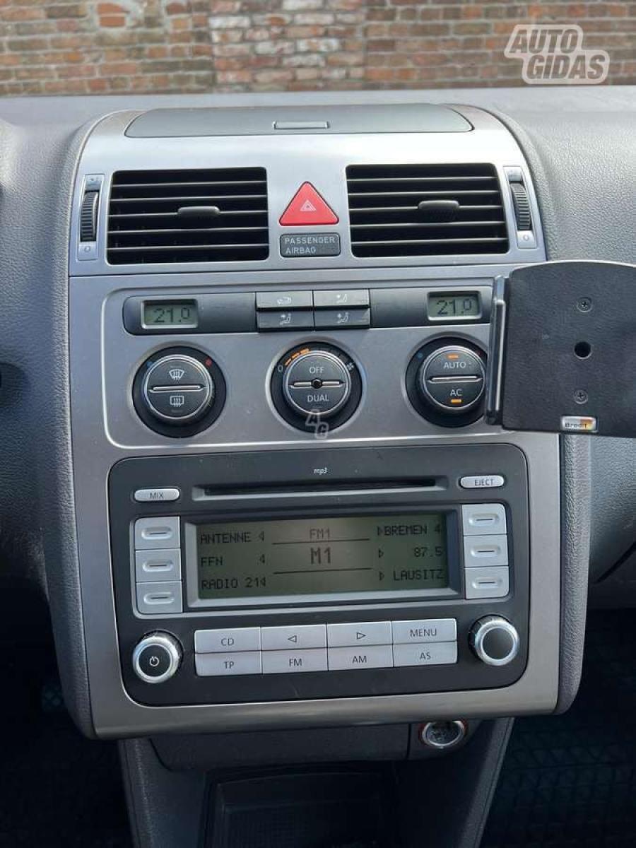 Pelēks Volkswagen cross-touran 2007 Kėdainiai, ar dzinēja tilpumu 2.00 L un nobraukumu 275 tūkst. km par 3999 €, foto 19 vietnē AUTOMOTO.COM.LV