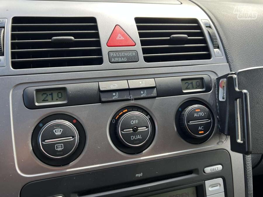 Pelēks Volkswagen cross-touran 2007 Kėdainiai, ar dzinēja tilpumu 2.00 L un nobraukumu 275 tūkst. km par 3999 €, foto 21 vietnē AUTOMOTO.COM.LV