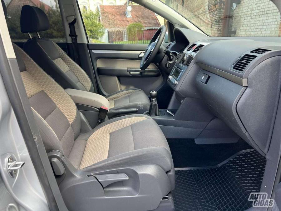 Pelēks Volkswagen cross-touran 2007 Kėdainiai, ar dzinēja tilpumu 2.00 L un nobraukumu 275 tūkst. km par 3999 €, foto 22 vietnē AUTOMOTO.COM.LV