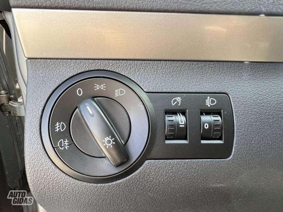 Pelēks Volkswagen cross-touran 2007 Kėdainiai, ar dzinēja tilpumu 2.00 L un nobraukumu 275 tūkst. km par 3999 €, foto 29 vietnē AUTOMOTO.COM.LV