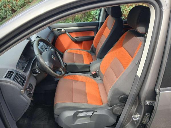 Pelēks Volkswagen cross-touran 2007 Utena, ar dzinēja tilpumu 1.90 L un nobraukumu 220 tūkst. km par 4200 €, foto 2 vietnē AUTOMOTO.COM.LV